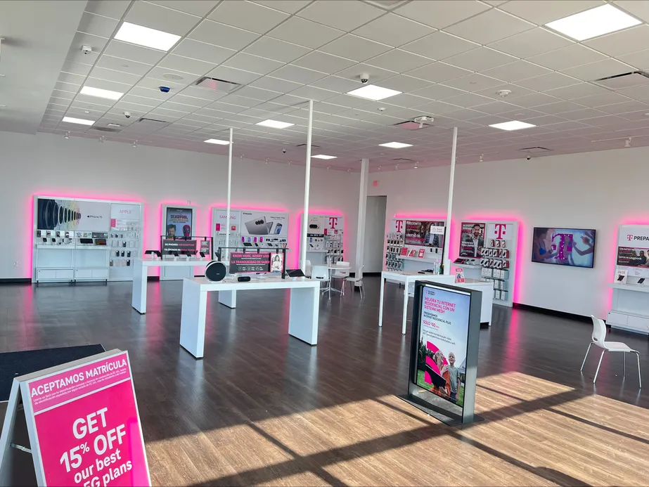 T-Mobile W University Dr & Twn Ctr Trl | Denton, TX