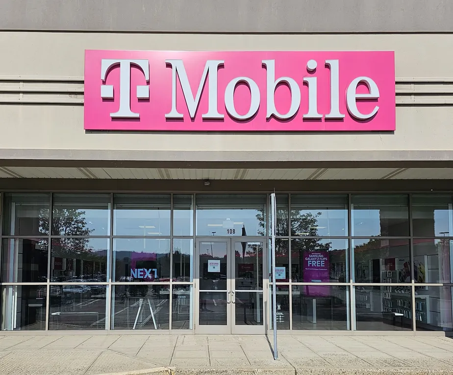 T-Mobile Target Plaza | North Haven, CT