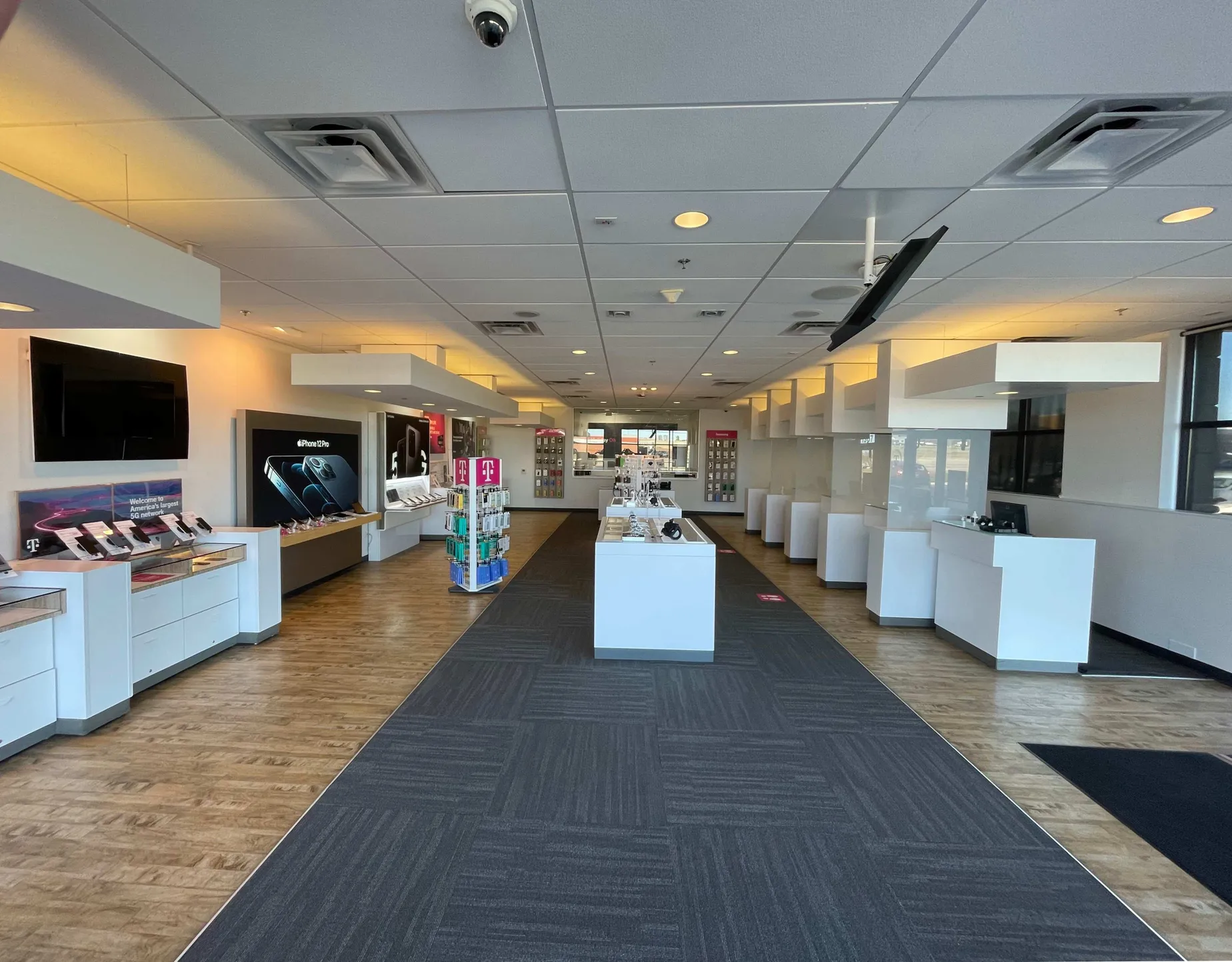 T-Mobile W Lane Rd & Orlando St | Machesney Park, IL