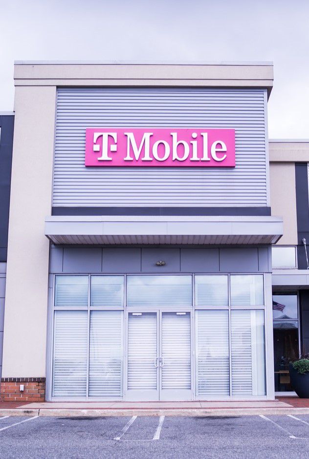T-Mobile Industrial Ave & Route 46: Neighborhood Store in Teterboro, NJ