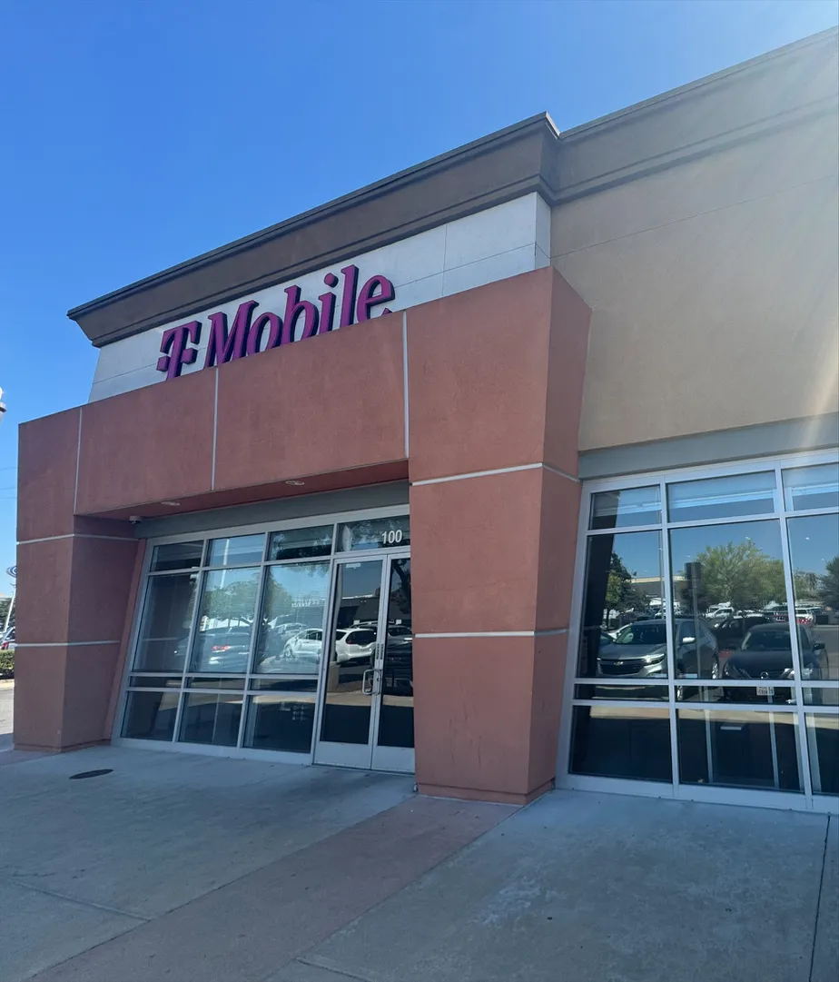 T-Mobile Howe & Hallmark | Sacramento, CA