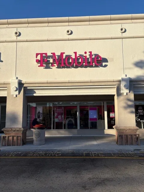 T-Mobile Northridge Shopping Plaza | Oakland Park, FL