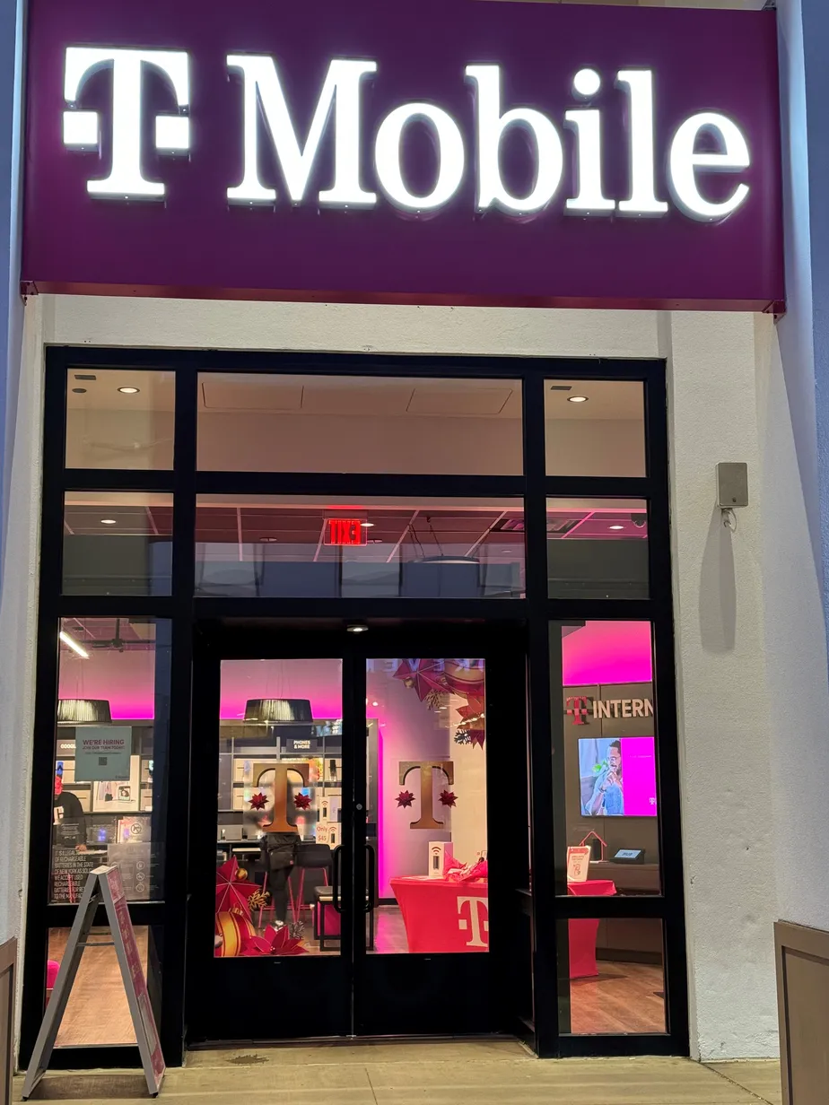 T-Mobile The Shops at Atlas Park | Glendale, NY