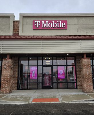T-Mobile Goshen Commons: Neighborhood Store in Goshen, IN
