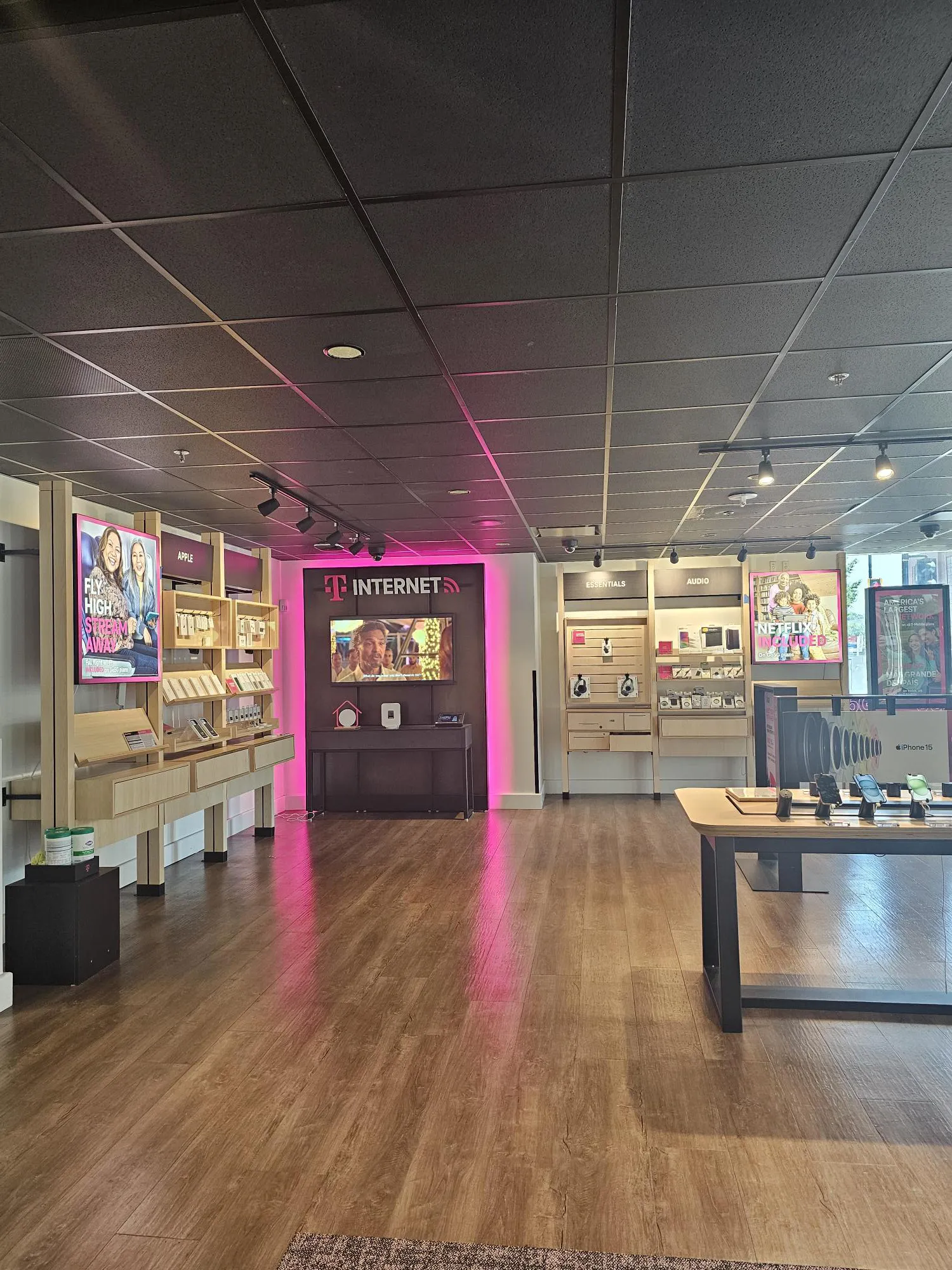 T-Mobile M St & 4th St | Washington, DC