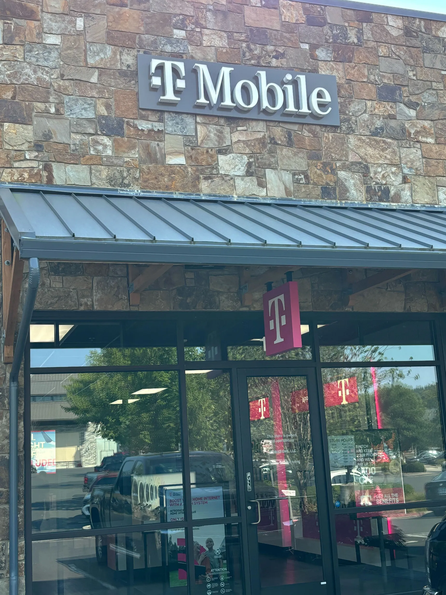 T-Mobile Happy Valley Crossroads | Happy Valley, OR
