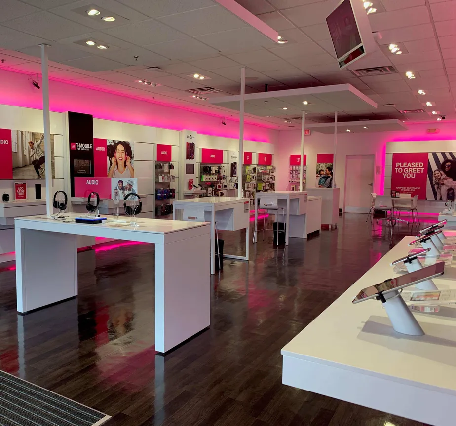 T-Mobile Redstone Shopping Center | Stoneham, MA