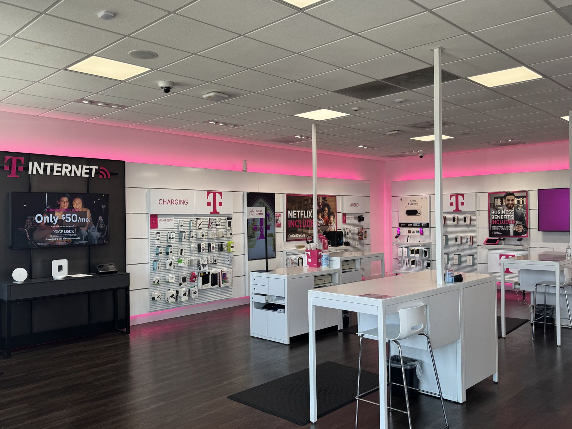 T-Mobile Camp Wisdom- Dallas: Neighborhood Store in Dallas, TX