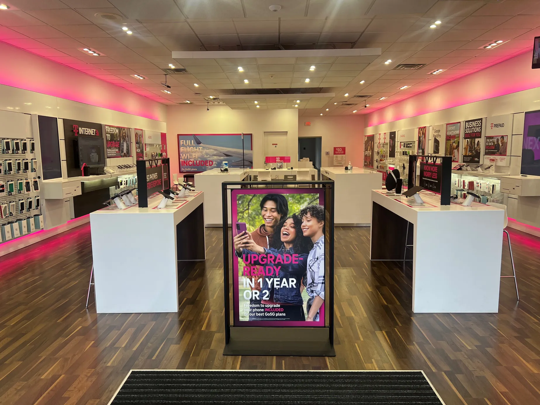 T-Mobile Ventura Blvd & Vantage | Studio City, CA