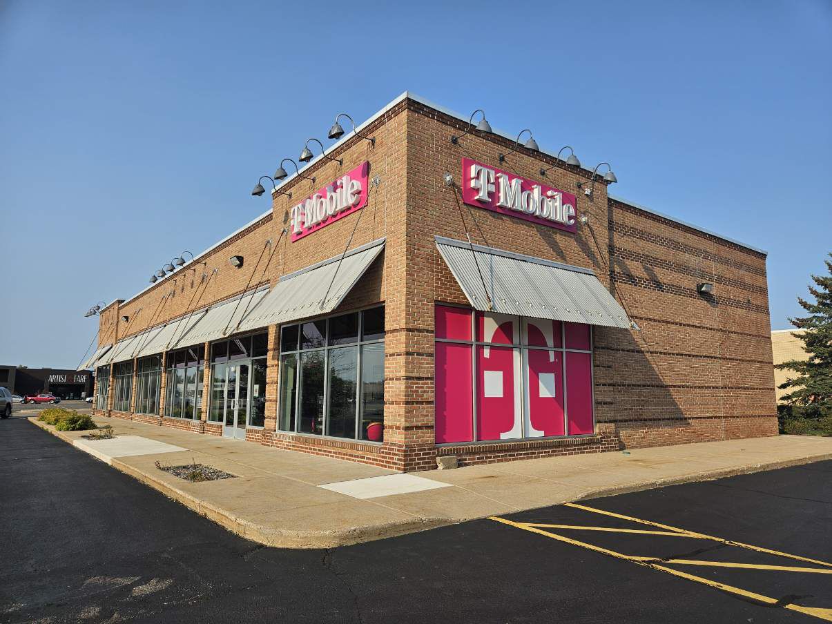 T-Mobile Plover Rd & Hoover Ave: Neighborhood Store in Plover, WI
