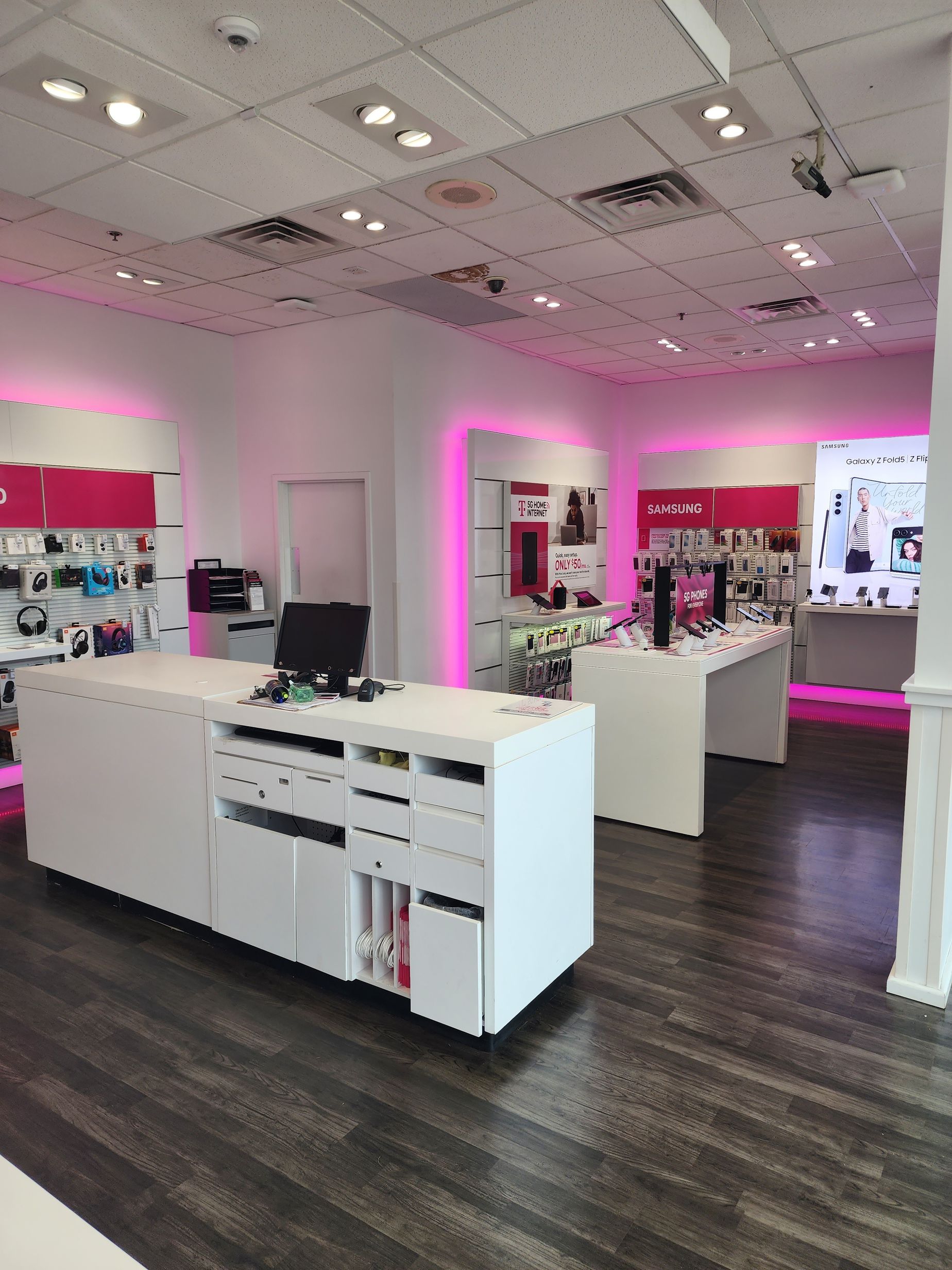 T-Mobile Dartmouth Mall: Neighborhood Store in North Dartmouth, MA