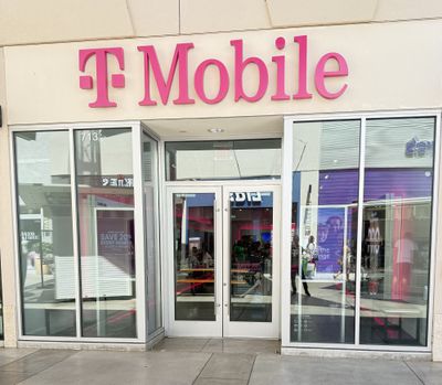 T-Mobile Ka Makana Ali'i: Neighborhood Store in Kapolei, HI