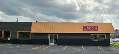T-Mobile S Main St & Summit St: Authorized Retailer in Lapeer, MI