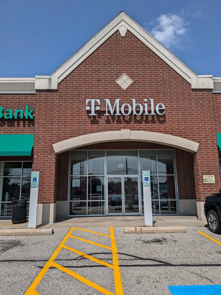 T-Mobile Macedonia Commons | Macedonia, OH