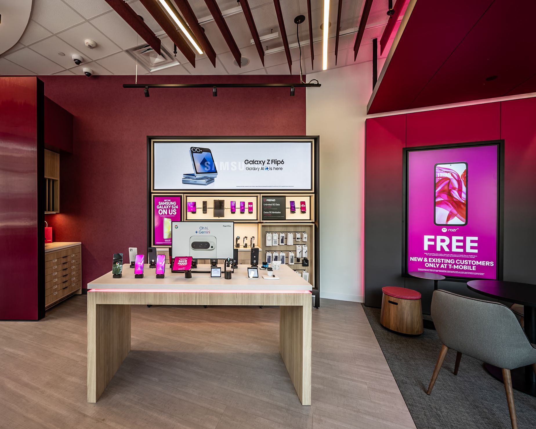 T-Mobile Redmond Town Center: Experience Store in Redmond, WA
