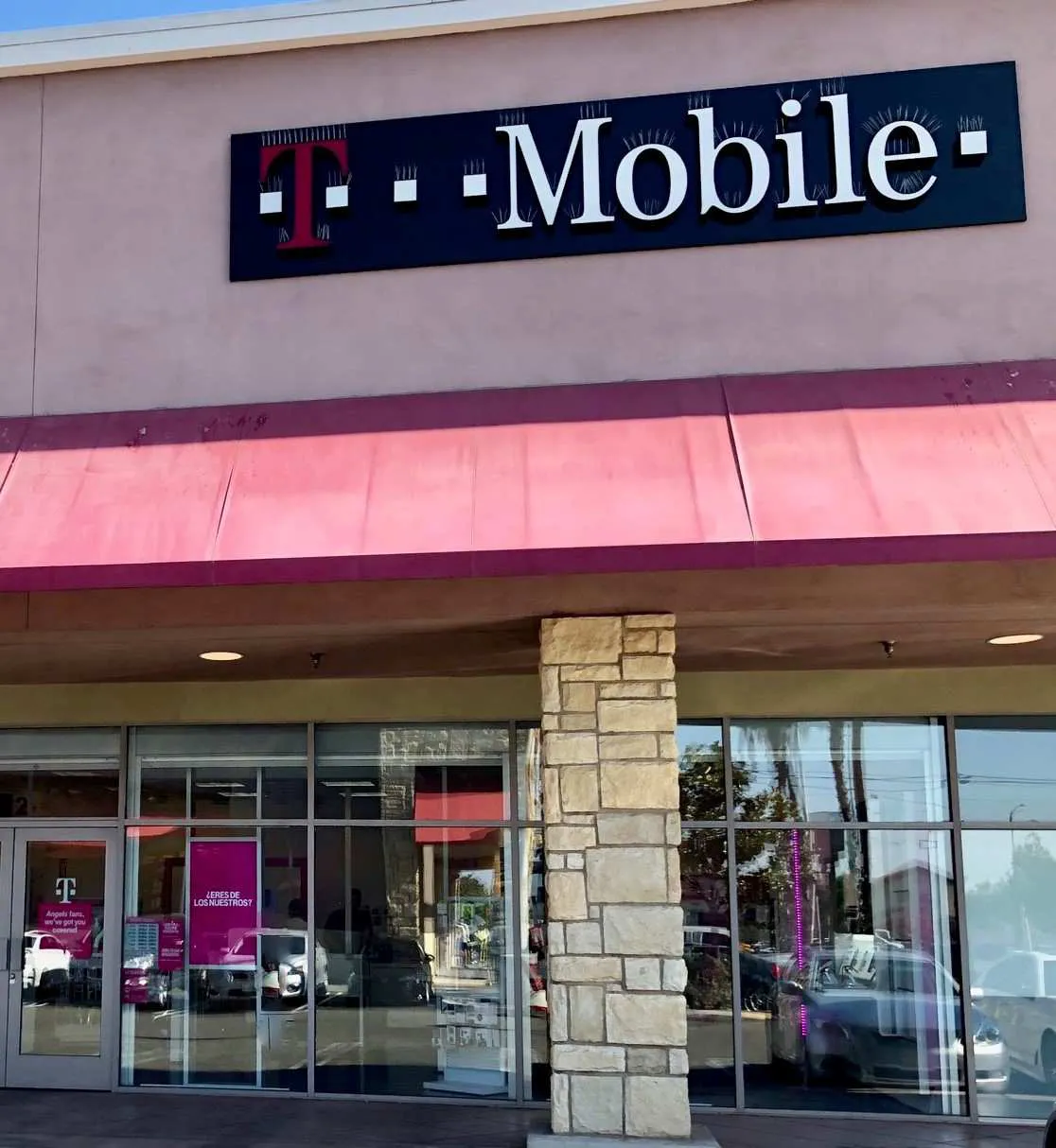 T-Mobile Beach & Orangethorpe | Buena Park, CA