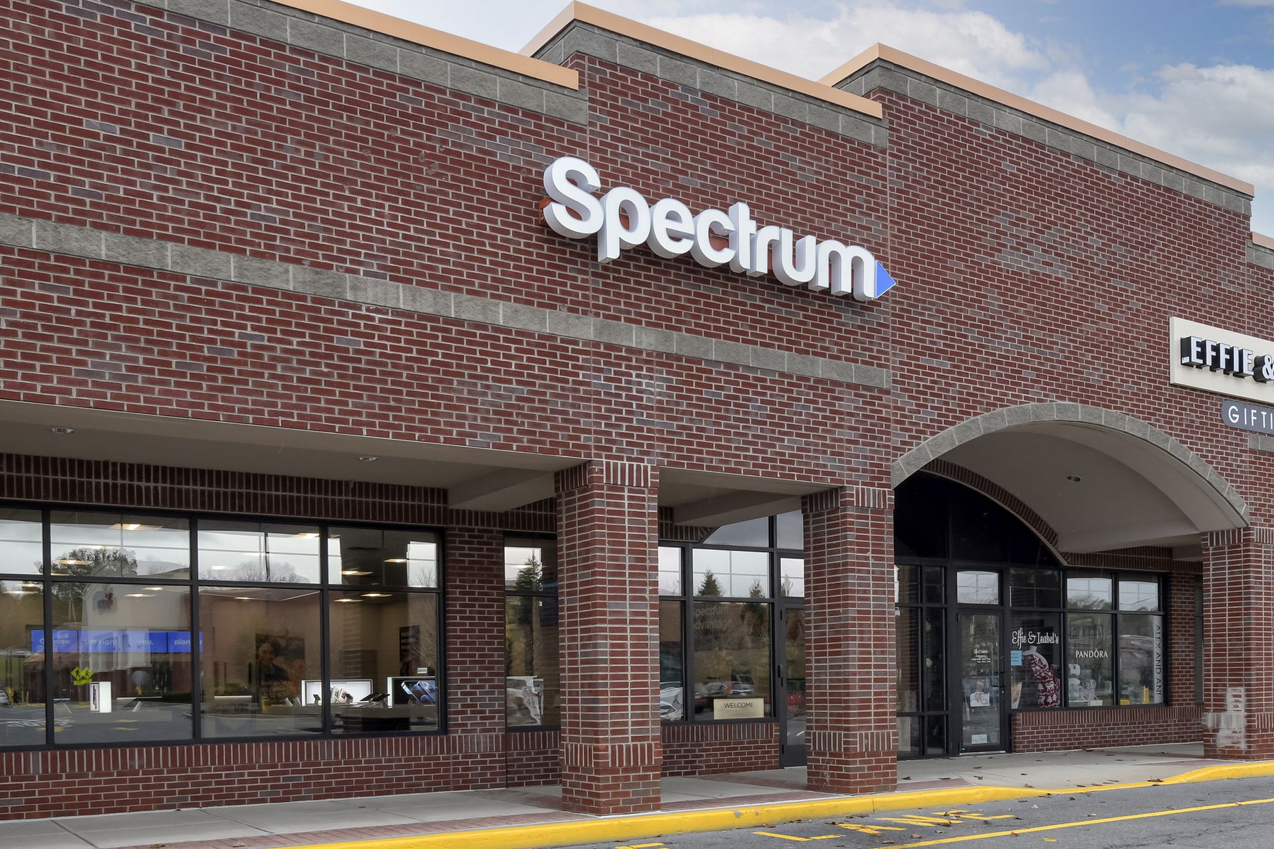279 Troy Rd, East Greenbush, NY – Spectrum Store