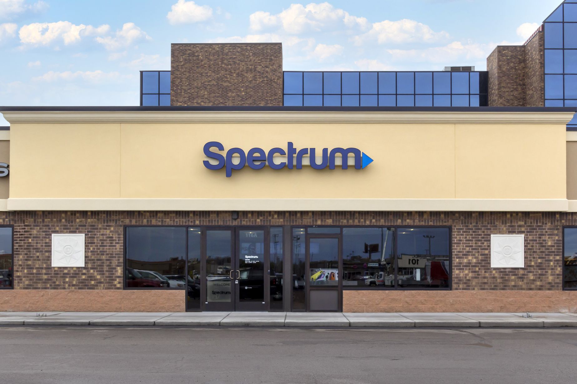 110 2nd St South, Waite Park, MN – Spectrum Store