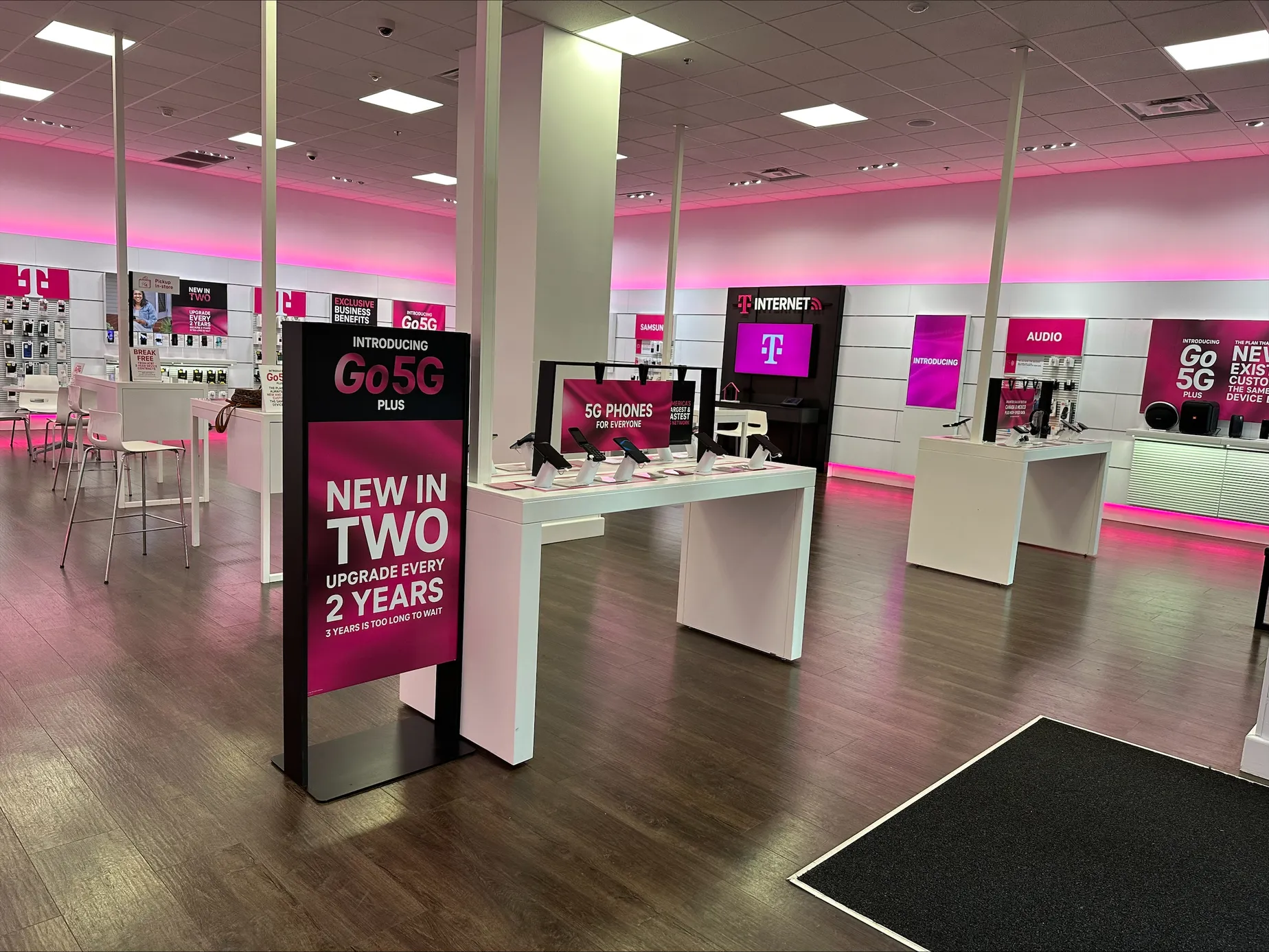 T-Mobile Peachtree & 6th | Atlanta, GA