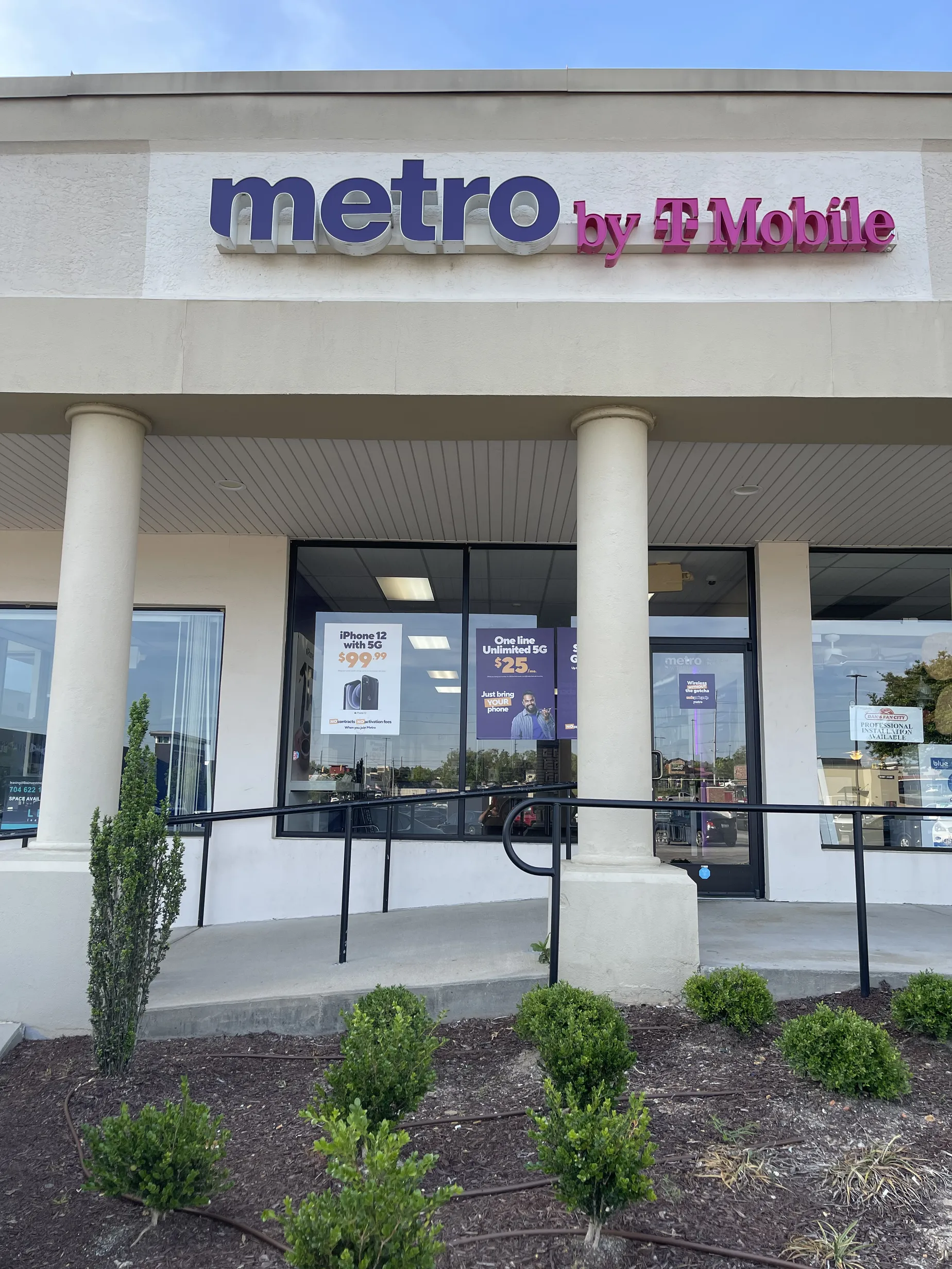 Metro by T-Mobile 275 Harbison Blvd | Columbia, SC