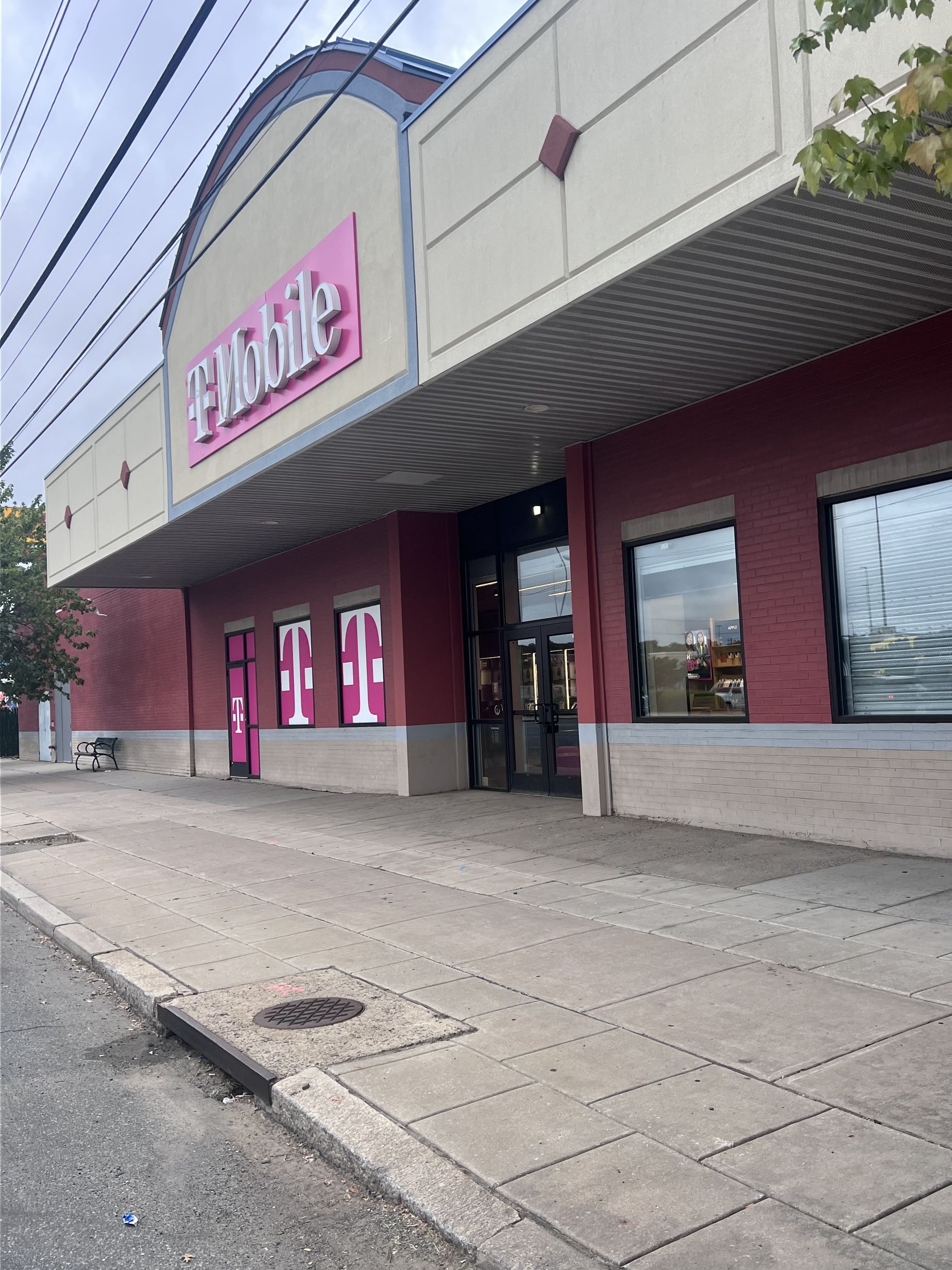 T-Mobile 22nd St & Oregon Ave: Experience Store in Philadelphia, PA