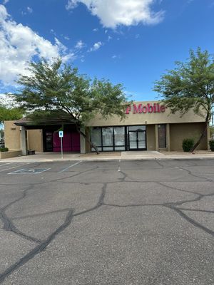 T-Mobile Southern & McClintock: Neighborhood Store in Tempe, AZ