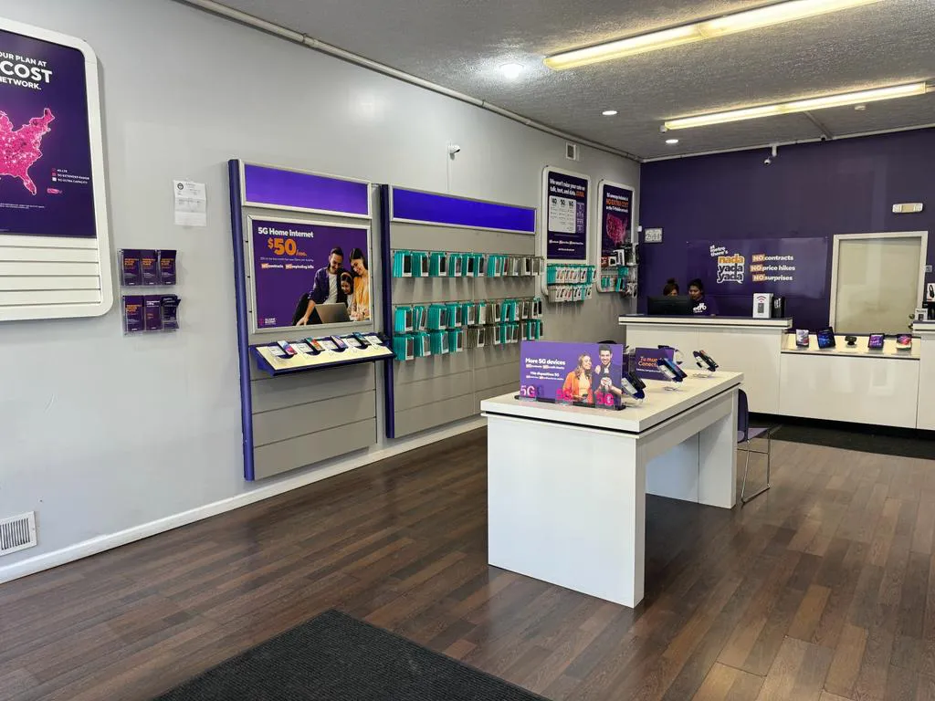 Metro by T-Mobile 230 E 8th Ave | Homestead, PA