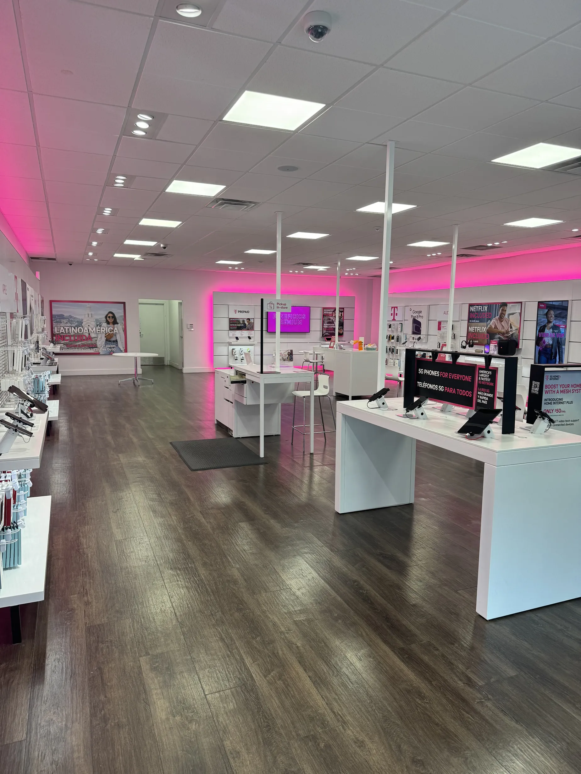 T-Mobile Wynnewood Village | Dallas, TX