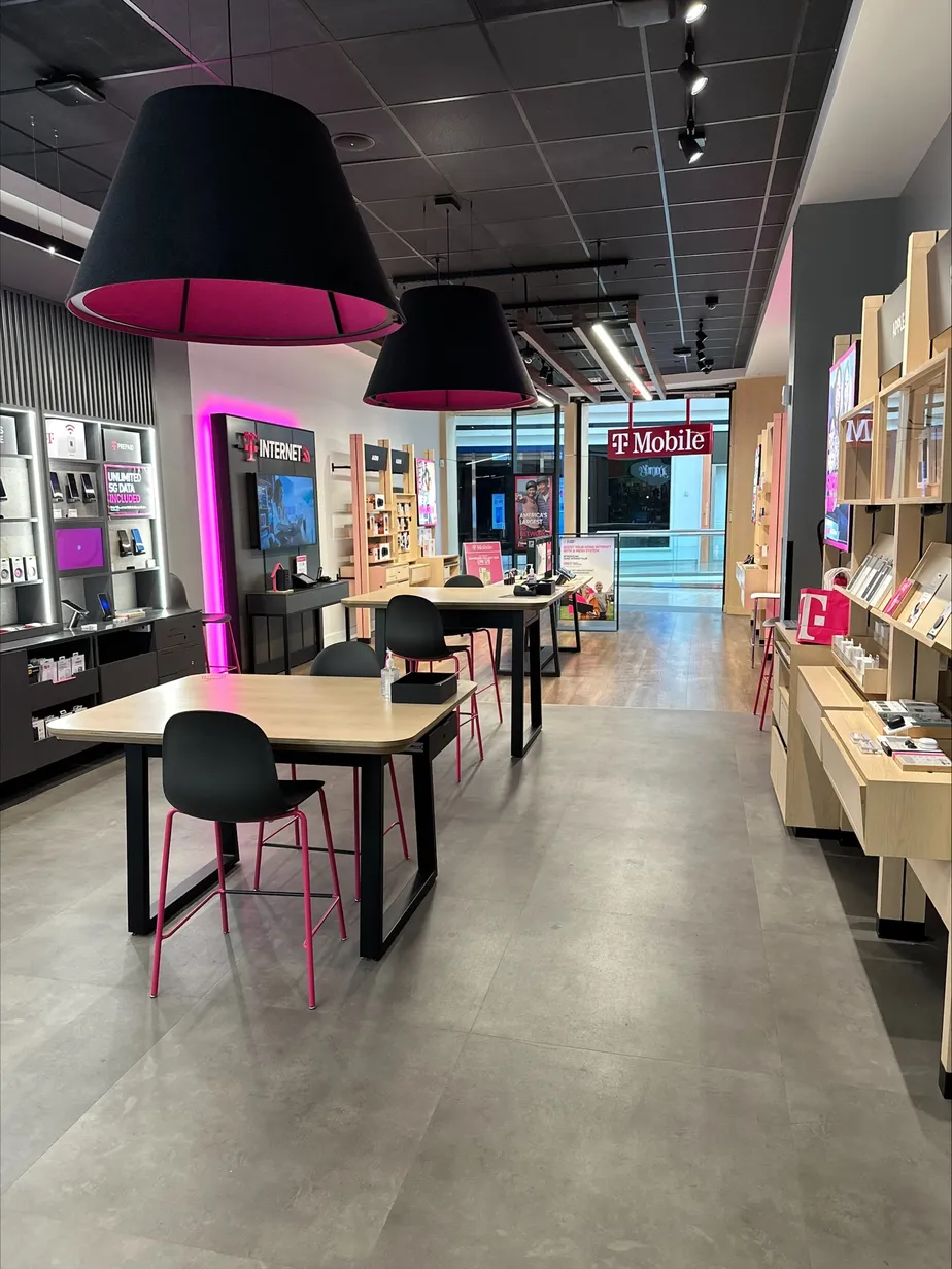 T-Mobile Fair Oaks Mall | Fairfax, VA