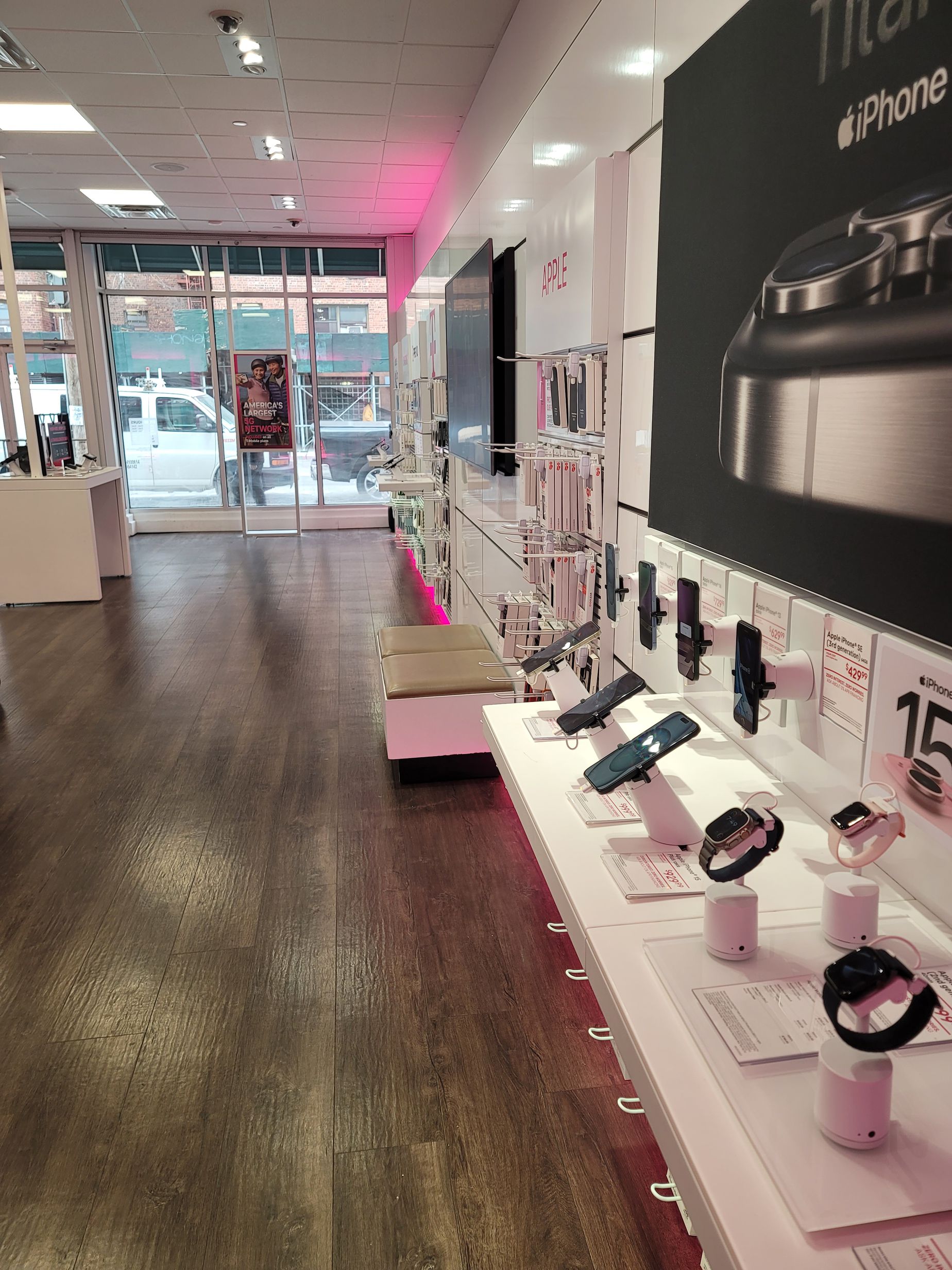 T-Mobile Junction Blvd & 57th: Neighborhood Store in Queens, NY