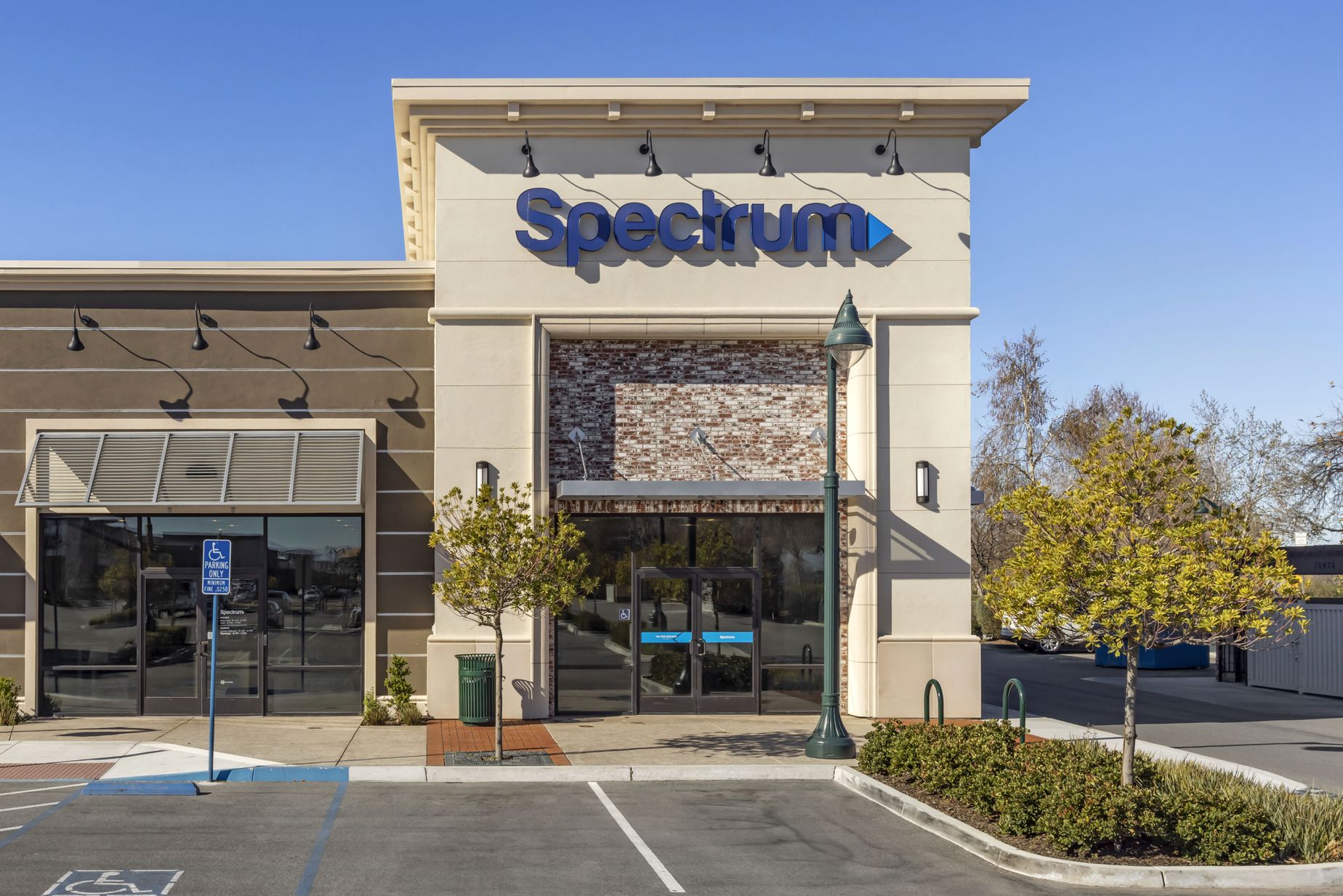 10436 Stockdale Hwy, Bakersfield, CA – Spectrum Store
