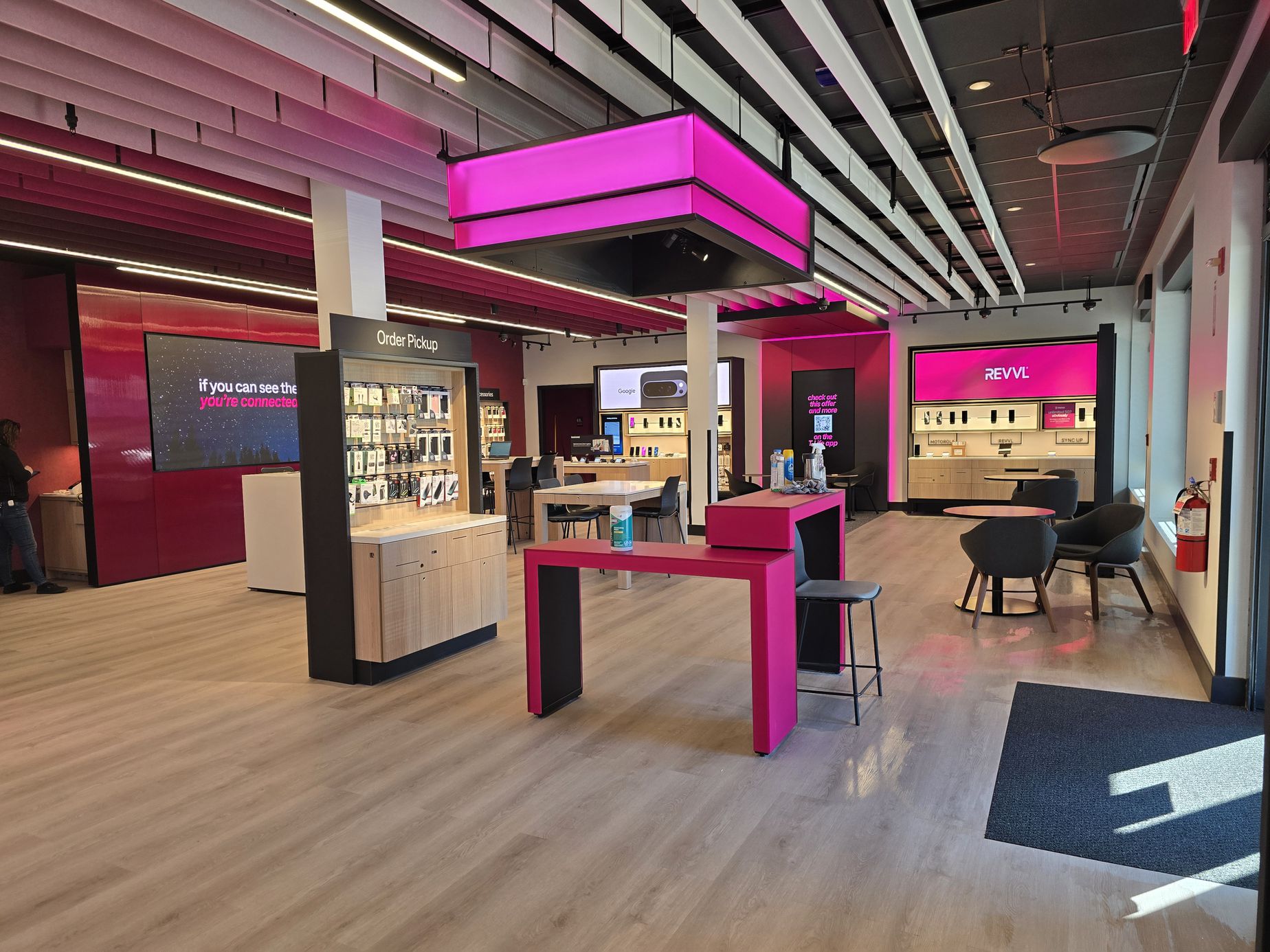 T-Mobile Nashua Daniel Webster Highway: Neighborhood Store in Nashua, NH