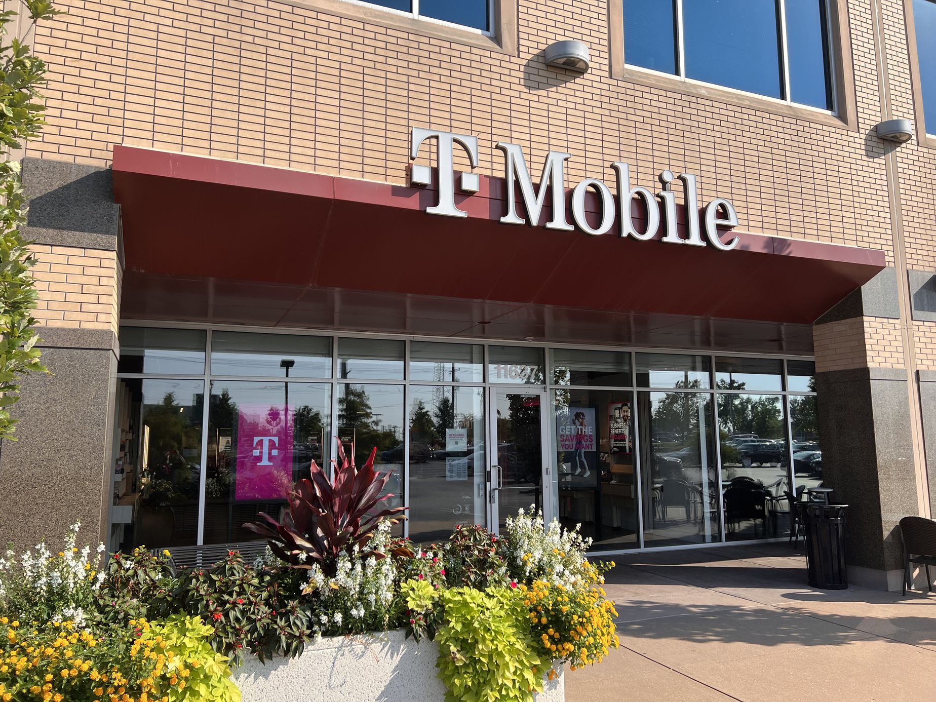 T-Mobile City Place: Neighborhood Store in Saint Louis, MO