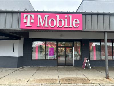 T-Mobile Spring Valley Marketplace: Neighborhood Store in Spring Valley, NY