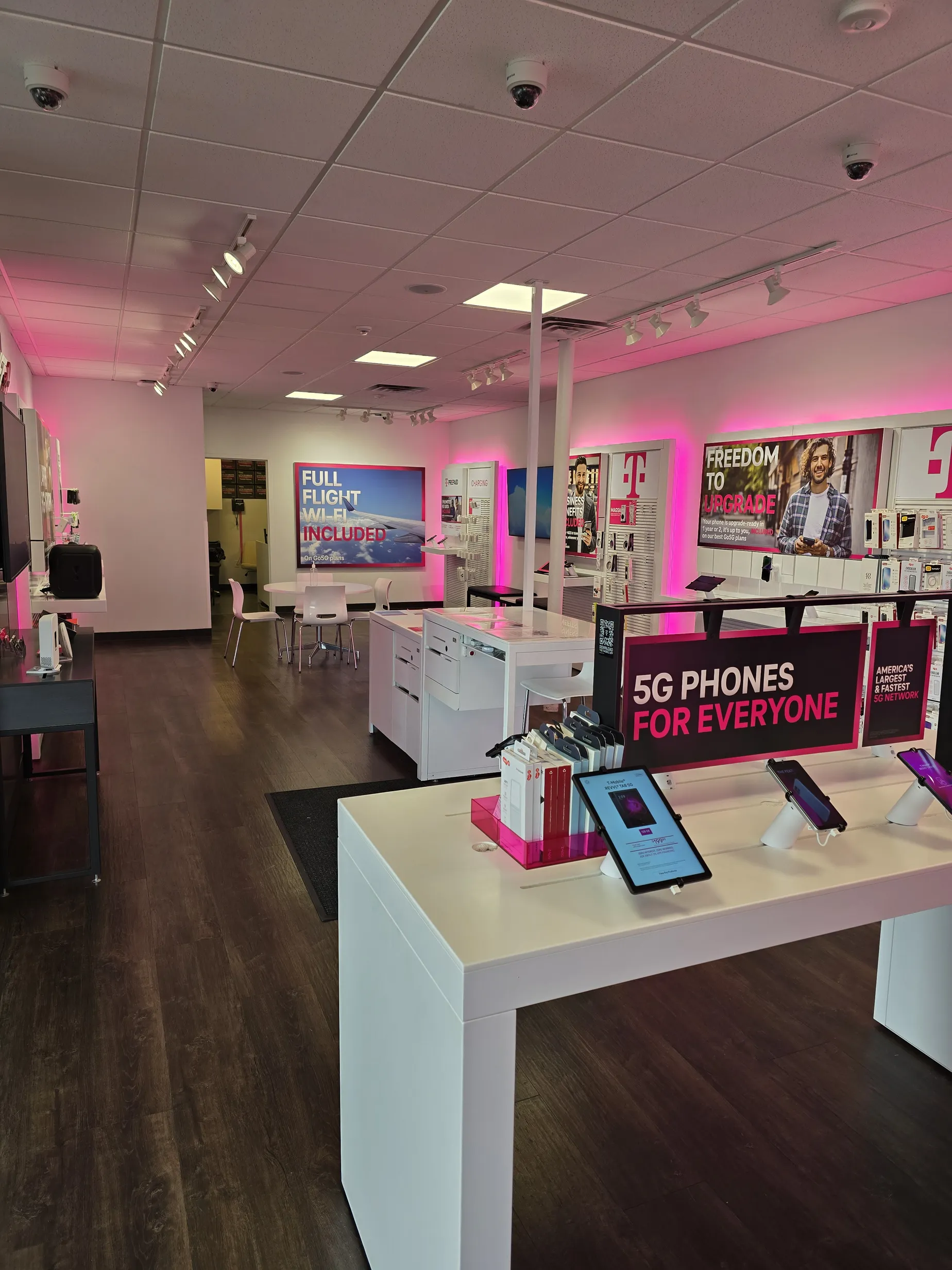 T-Mobile Main St & S 37th St | Richmond, IN