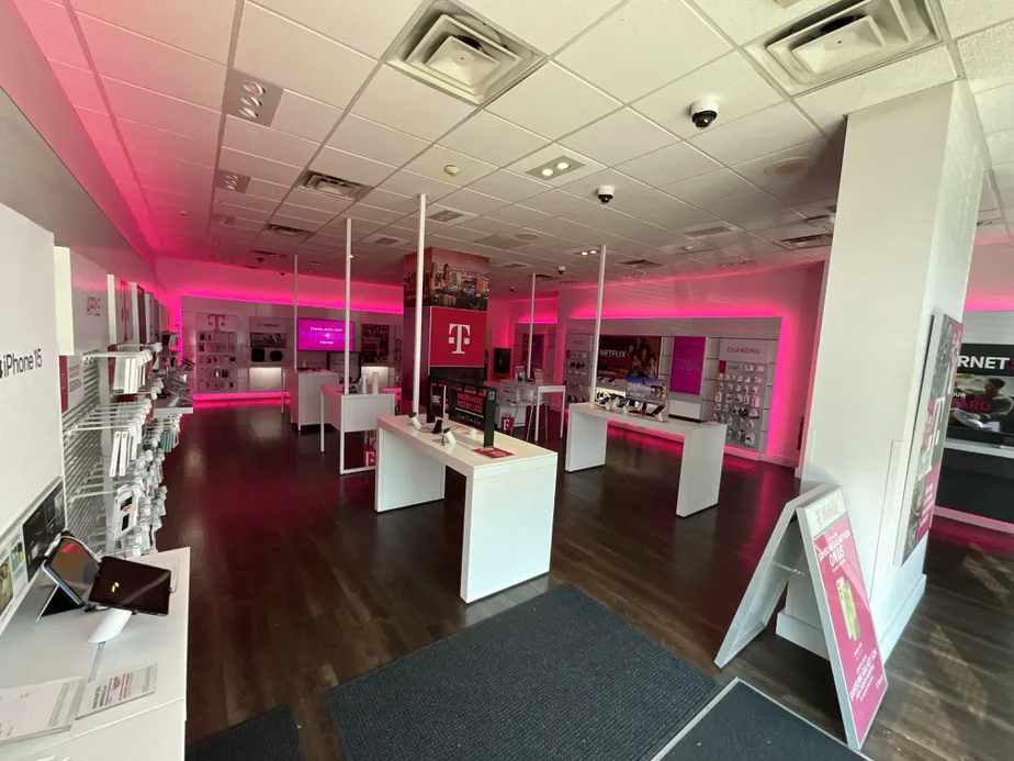 T-Mobile Main St & Day St | Orange, NJ