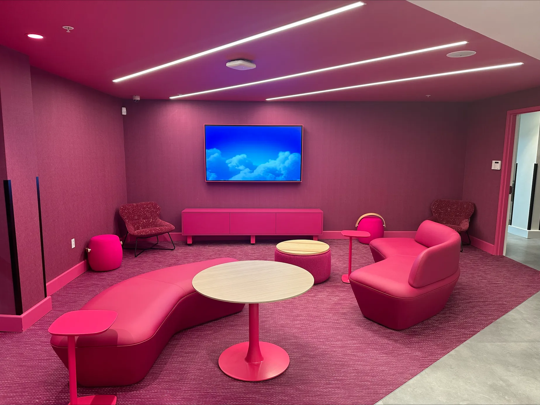 T-Mobile Alton & Lincoln | Miami Beach, FL