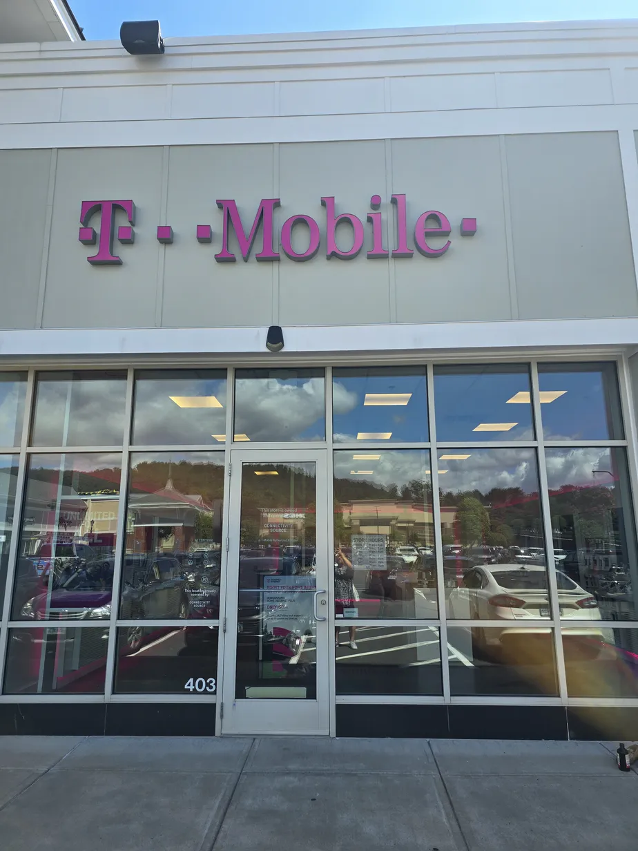 T-Mobile The Shoppes of Canton | Canton, CT