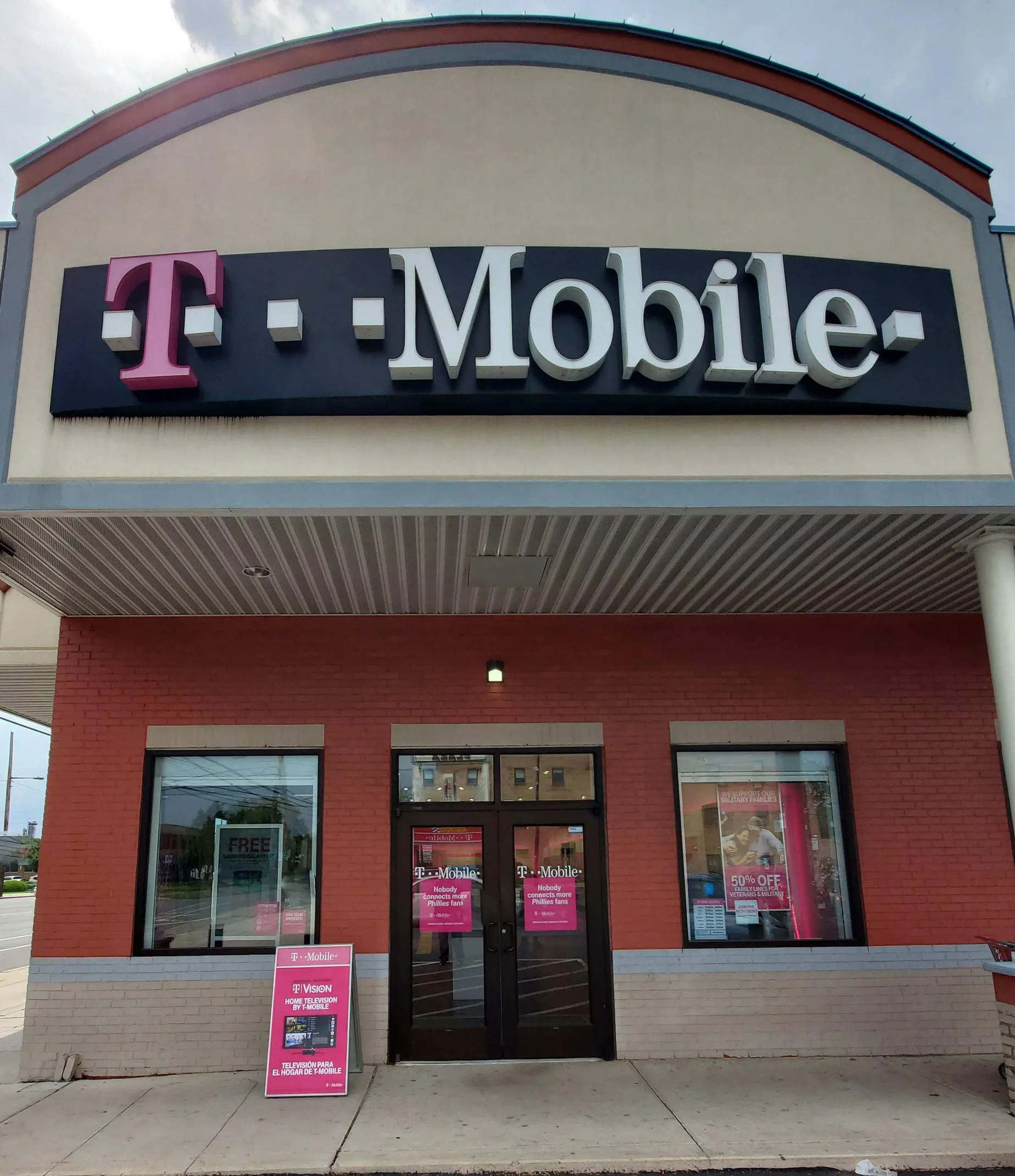 T-Mobile 22nd St & Oregon Ave | Philadelphia, PA