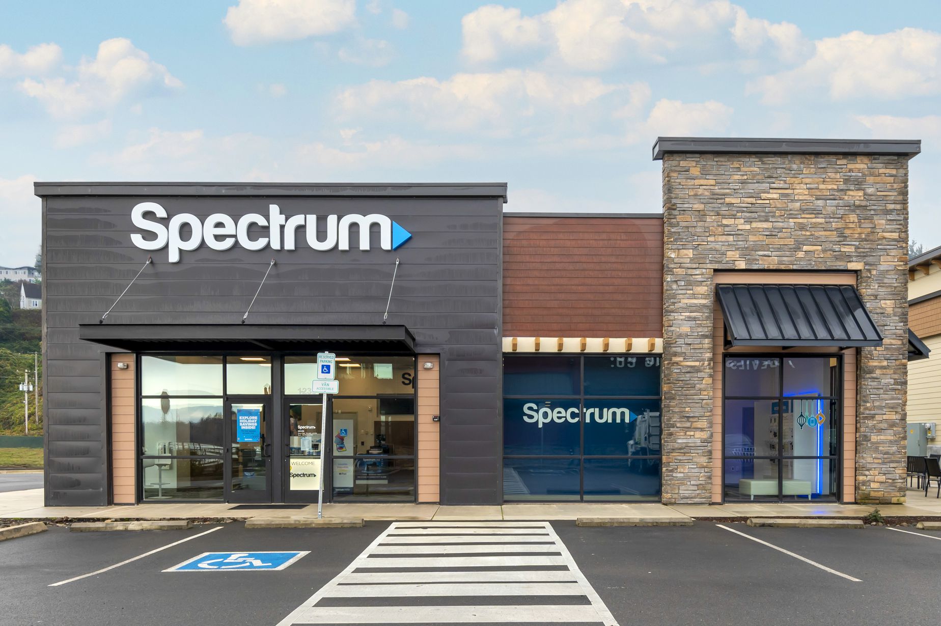 1230 N Bayshore Dr, Coos Bay, OR – Spectrum Store